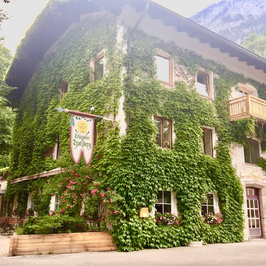 Schlosswirt_square – SCHLOSS TRATZBERG